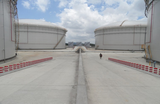 Anti corrosion sealing system for edge plates of oil storage tanks